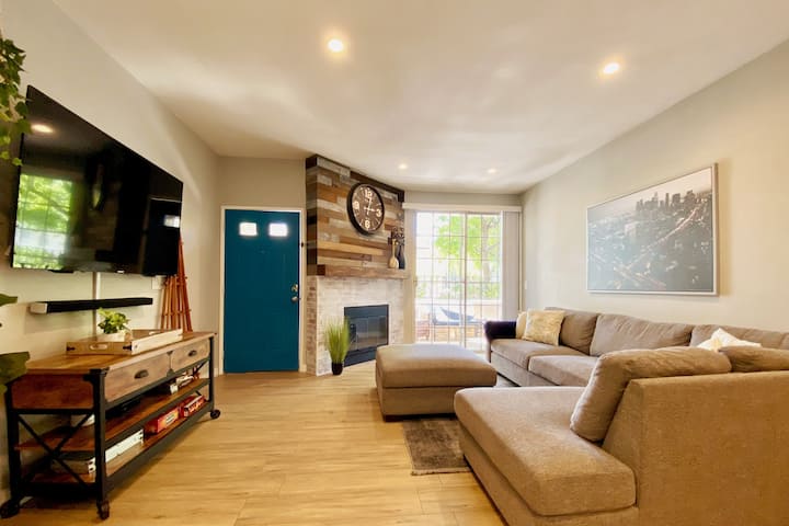 Condo [2bed/2bath W/pool] 3miles-sixflags - Santa Clarita, CA
