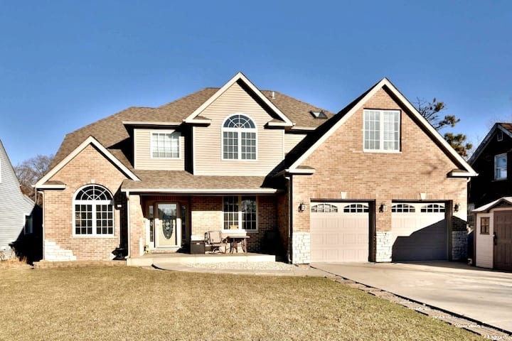 Beautiful Luxury Family House 20 Mins  Downtown - Elmhurst, IL