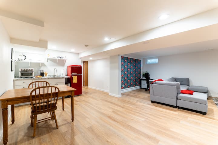 1 Bed Suite And Remote Office By Lake & Airport - Madison, WI