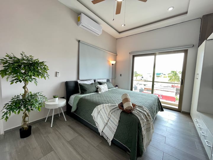 Natural Lighted Suite W Balcony Gym Pool Near 5th - 普拉亞德爾卡曼