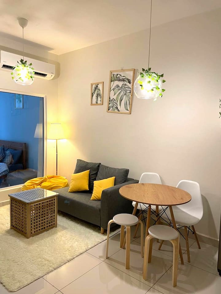 Cozy 2-bedroom Apartment With Artistic Amenities - Petaling Jaya