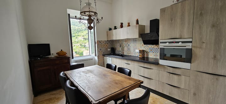 Bel & Ancien Appartement T3 Rénové Dans Sartène - Sartène