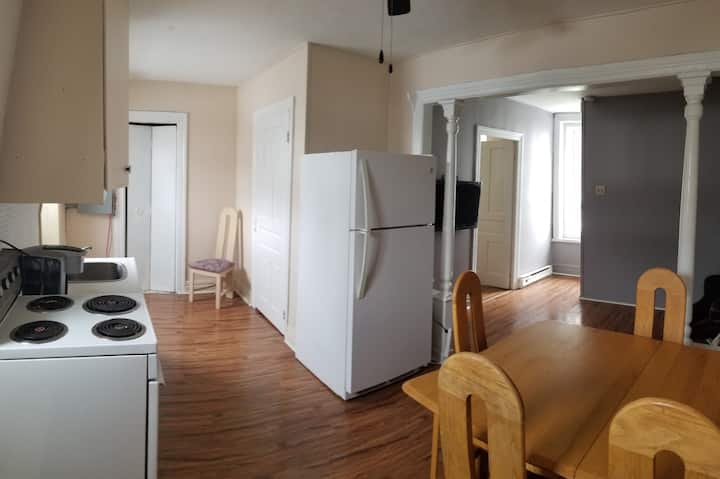 450#2 Charmant Logement Près Du Parlement - Québec, QC