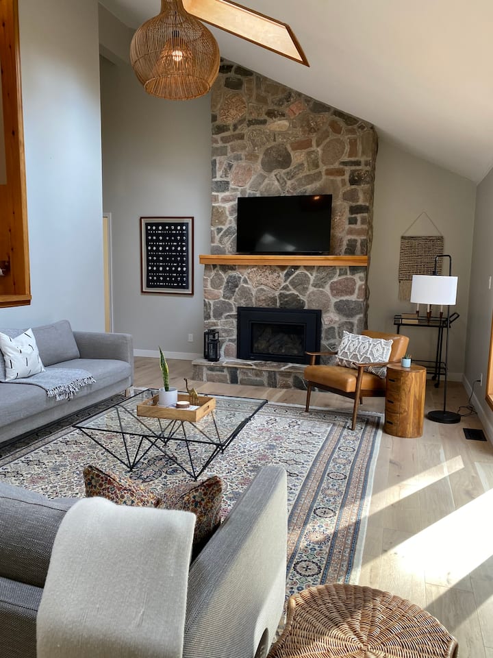 Modern 3-bedroom Cottage In Beautiful Bayfield - Clinton