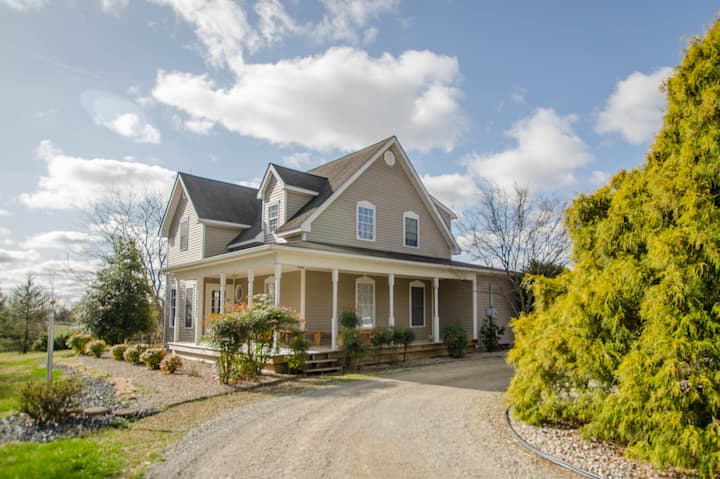 Secluded Farmview Cottage - Bardstown, KY