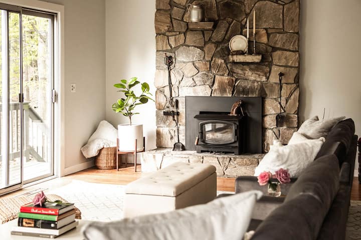 Rustic 3-bedroom Lodge Home With Pool In Woodstock - Woodstock, NY