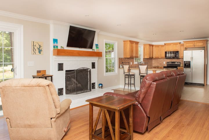 Tee Time Resort In Lake Norman Community - Lake Norman, NC