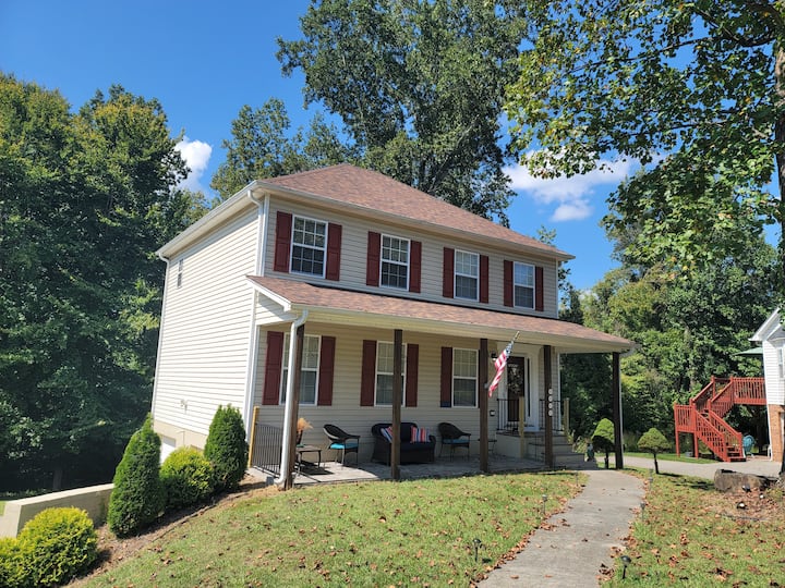 L@@k Fantastic Location, Beautiful 3 Bedroom Home - Winston-Salem, NC