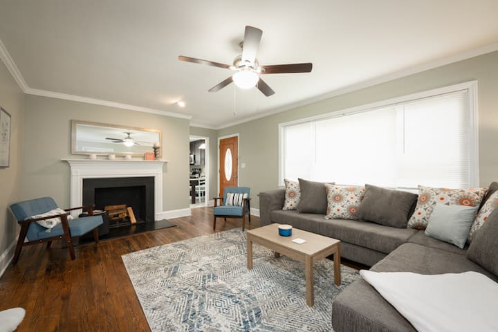 Pet Friendly 3 Br, Close To Coliseum & Downtown - Greensboro, NC