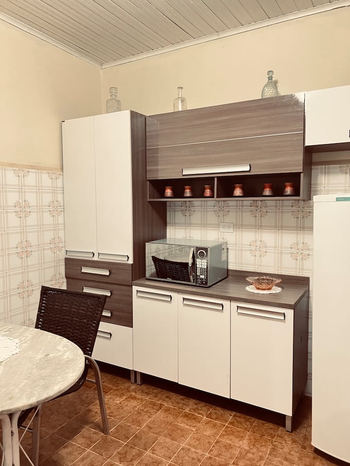 Casa Agradável E Com Estacionamento Incluso. - Londrina