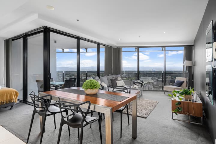Circle On Cavill – 1 Bed + Study Hinterland View - Surfers Paradise