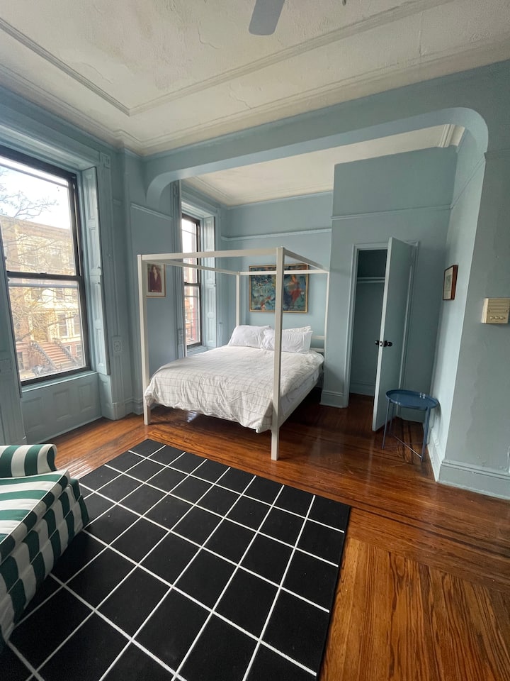 Adorable Studio In Brooklyn Townhouse - Brooklyn, NY