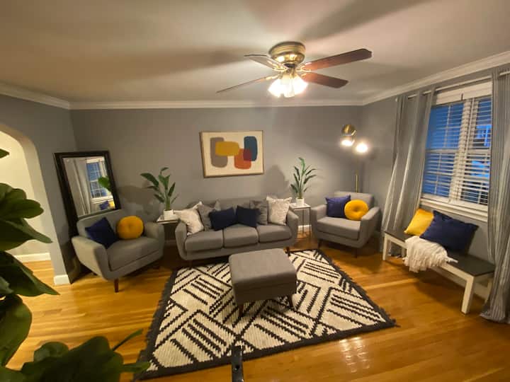 A Home Away From Home In Alexandria!! - Huntington, VA