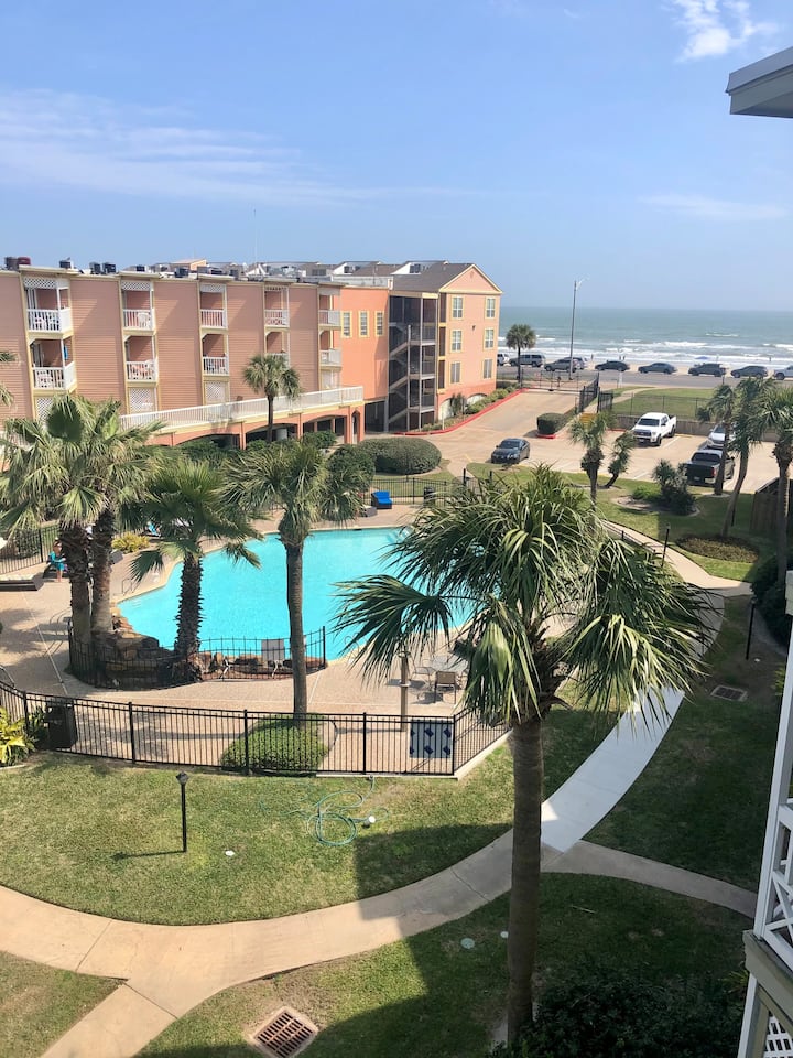 Seawall Beach Getaway - Top Floor Oceanview! - Galveston Island, TX