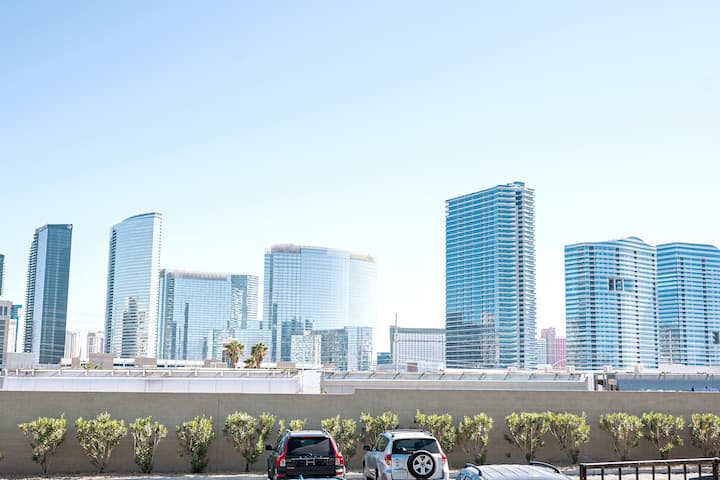 Fantastic Strip View Walking Distance 2br2b Condo - The LINQ Hotel + Experience