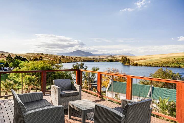 Beautiful Waterfront 5bed House (Hot Tub&inverter - Moorreesburg