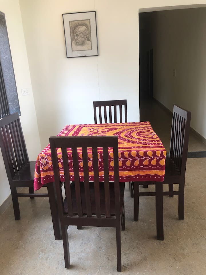 Pasaydan Premium - Spacious Corner Room - Wai