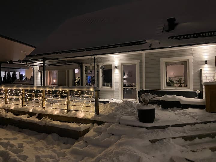 Fin Villa Med Pool Och Alla Bekvämligheter. - Tumba