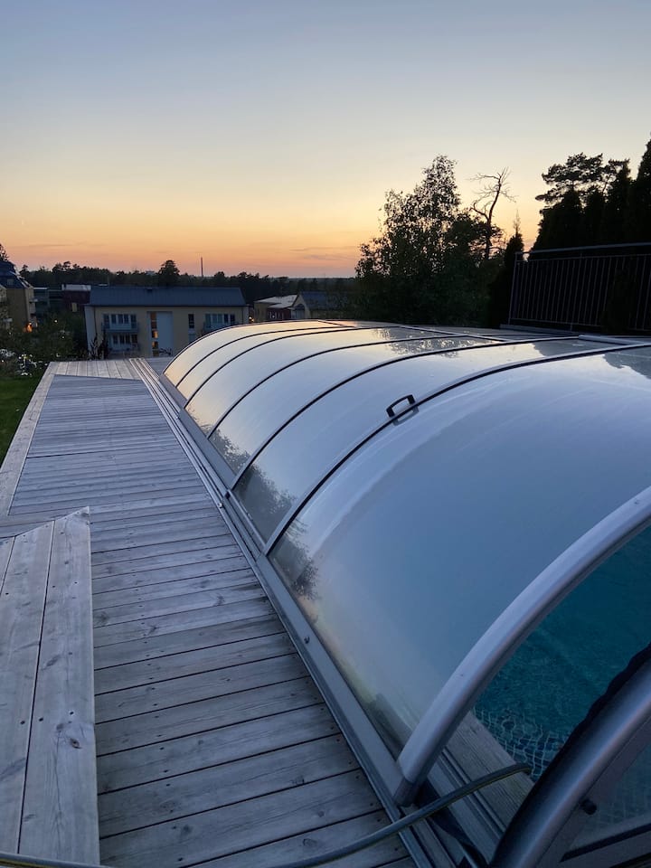 Fin Villa Med Pool Och Alla Bekvämligheter. - Tumba