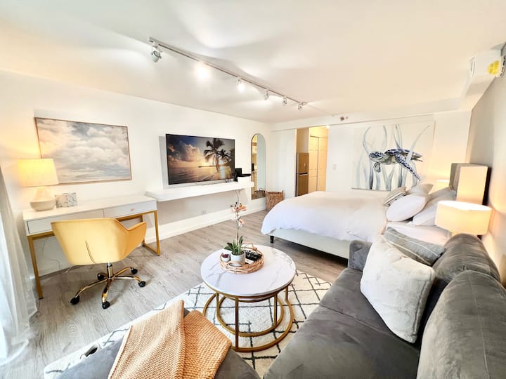 Cute & Cozy Queen Studio In Central Waikiki (I) - Lanikai Beach