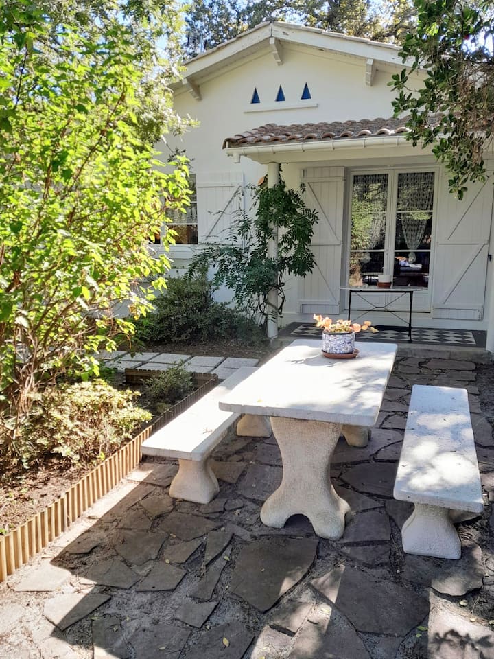 Jolie Villa Sur Jardin Arboré - Proche De La Plage - Biganos