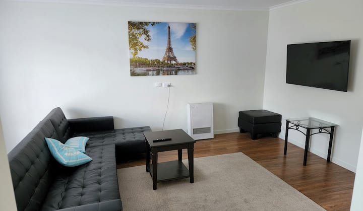 Spacious Family Home In Whittington - Geelong
