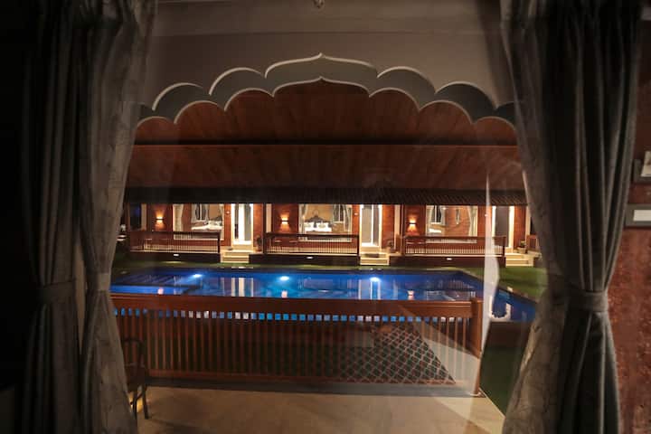 Sapphire Room In Monarch The Royal Retreat - Lonavala