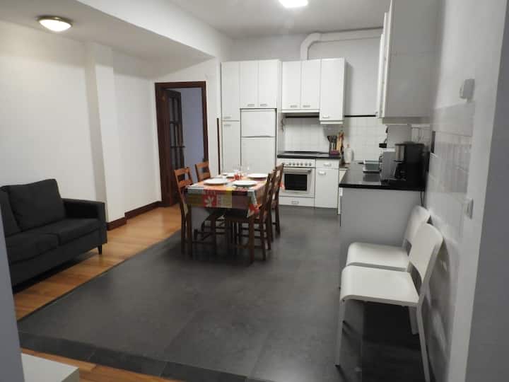 Apartamento En Bilbao. Con 4 Habitaciones. - Bilbao