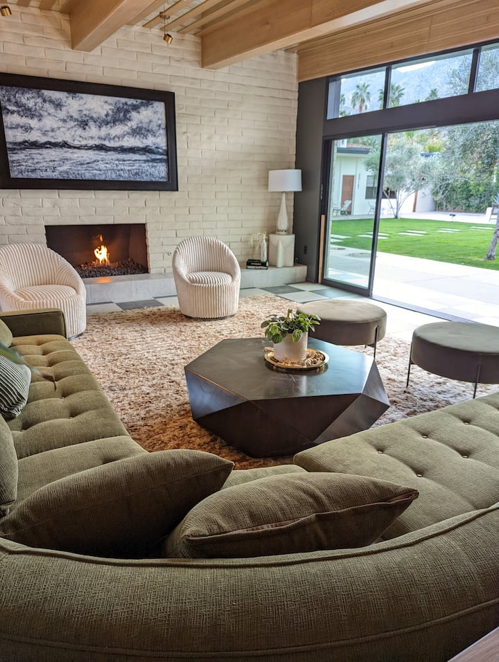 Azure Sky Intimate Luxury Boutique Hotel With Pool - Palm Springs, CA