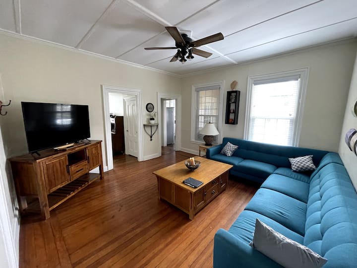 Modern 3 Br - Easy Access To Beaches And Downtown - Rhode Island