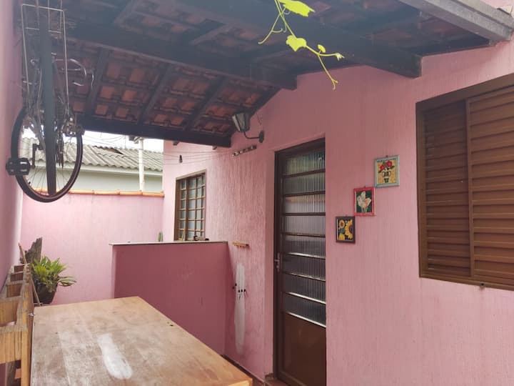 Quarto Privativo Para 01 Ou 02 Pessoas - Alfenas