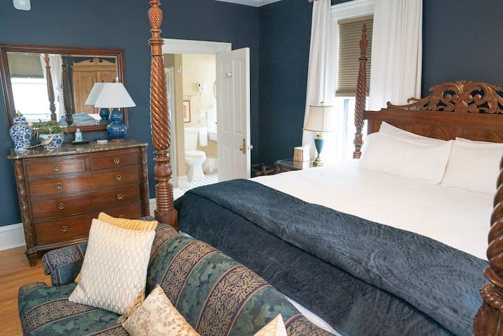 B&b, King Bed, Bathroom - Canandaigua