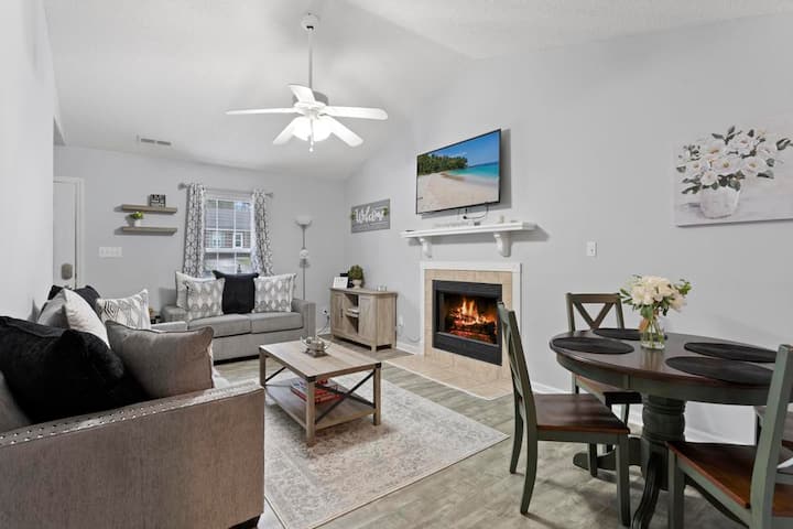 Stylish Family Home Near Camp Lejeune & Shops - Jacksonville, NC
