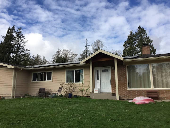 Seaside 4-bedroom Summer Vacation Home - Bellingham, WA