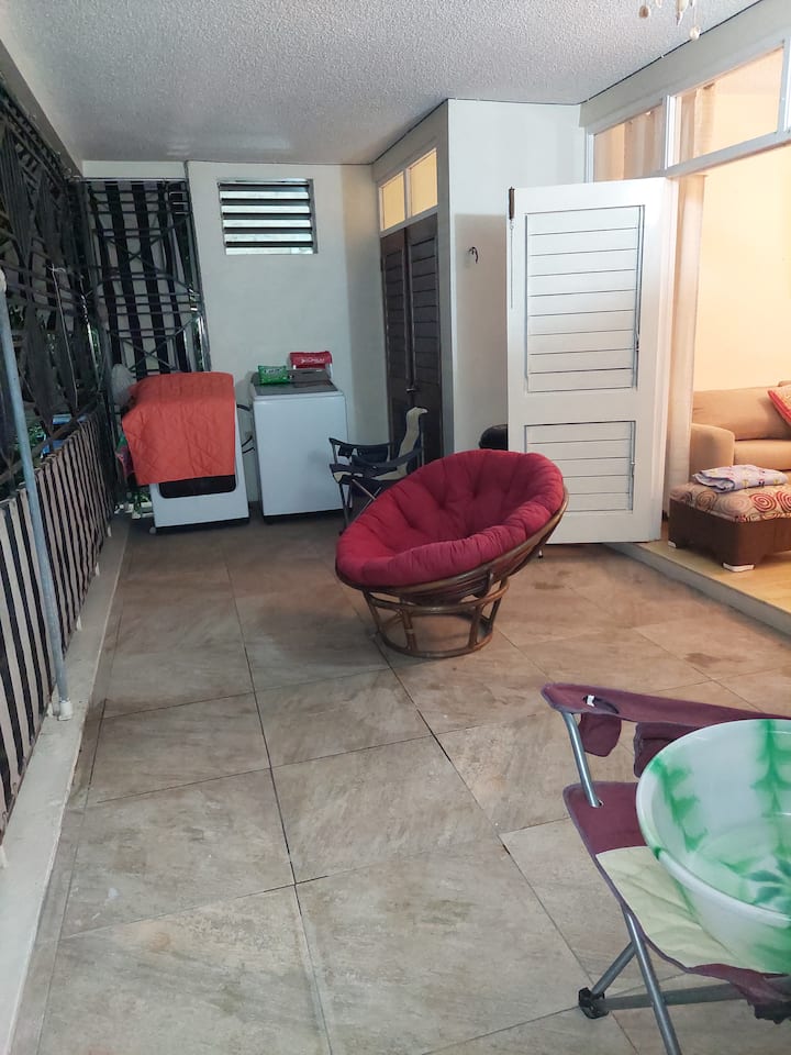 Lovely 2-bedroom, 2.5 Bathroom In Gated Community - Kingston