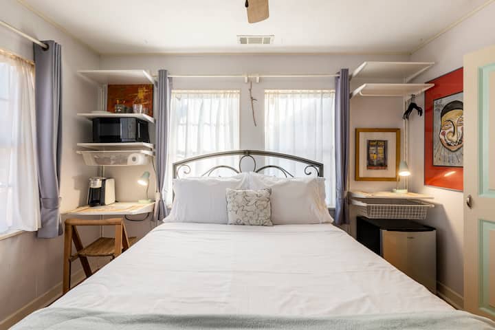 Private Entry & Bath - Great Location - Town Lake, Austin