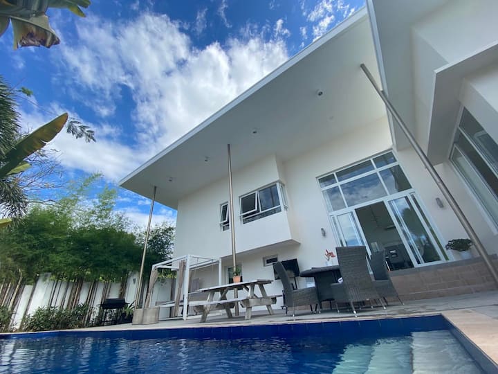 Entire Modern Stylish Home With Swimming Pool - Marikina