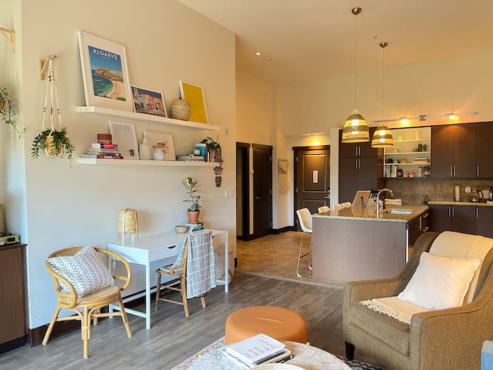 Casa Sunrise -Sleeps 8 - Hot Tub - Gym - Fireplace - Parksville