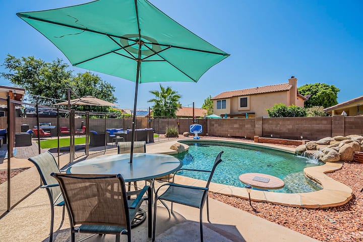 Desert Skies Beautiful Pool & Yard Family Friendly - Glendale, AZ