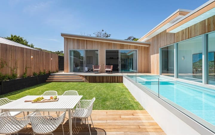 Luxury 4 Bed Retreat With Pool - Portsea