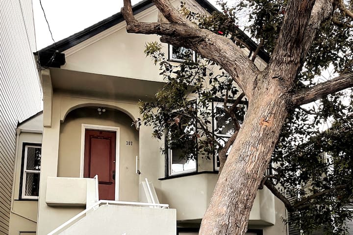 Sunny Bernal Heights Single Family Home W/ Parking - San Francisco, CA