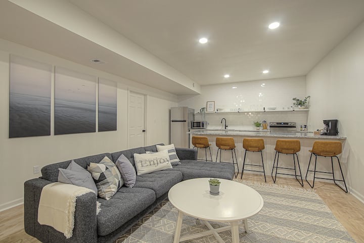 Brand New Luxury Scandinavian Style Basement Apartment! - Kansas City