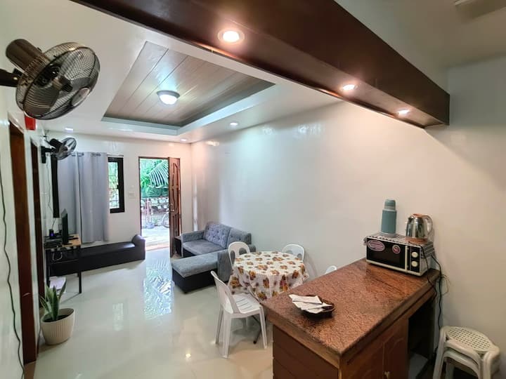 Elyn's Guesthouse-30pax Ktv/netflix/wi-fi/ Parking - Davao City