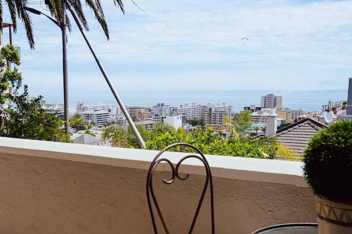 Sunny 2 Bedroom Sea View Apartment With Patio. - Le Cap