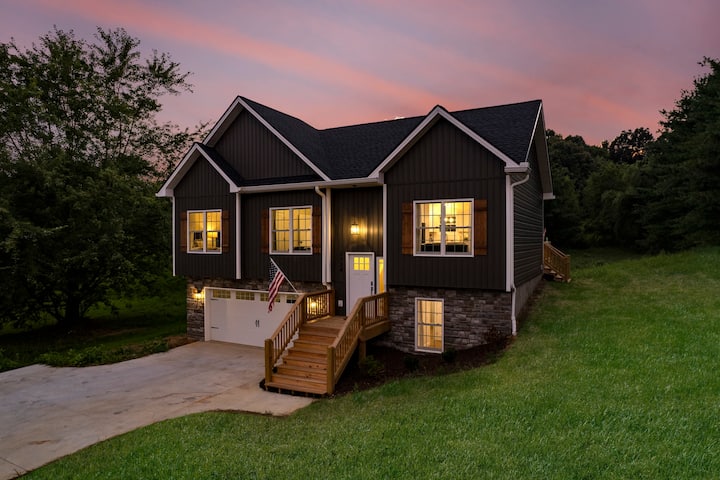 Spacious 3br • Game Room • Near Etsu • Sleeps 7 - Johnson City, TN