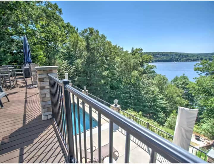 Gorgeous, Lake-front Retreat At Lake Wallenpaupack - Lake Wallenpaupack, PA