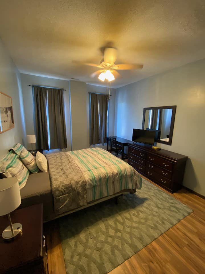 N03 - Lovely Room In New Haven With Parking Area - New Haven, CT