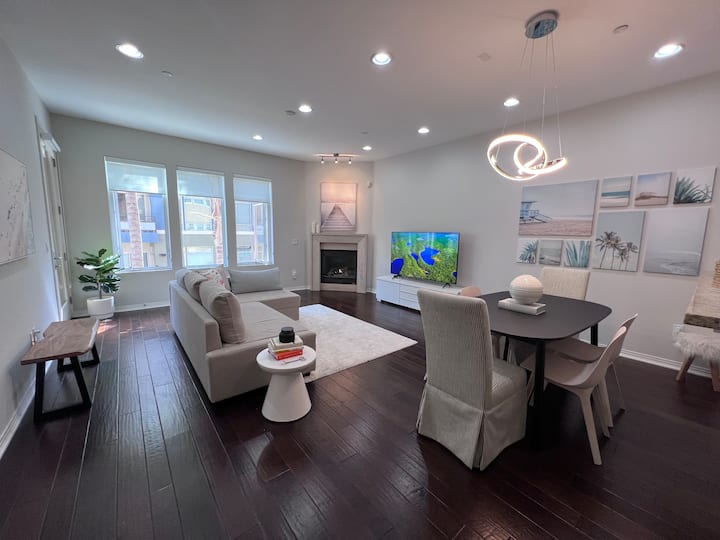 Entire Unit 1 Bedroom, Patio & Walk To Marina - Marina del Rey, CA