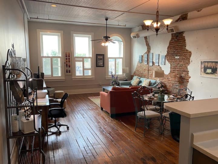 Historic Downtown Condo W/river View-walkable - Paducah, KY