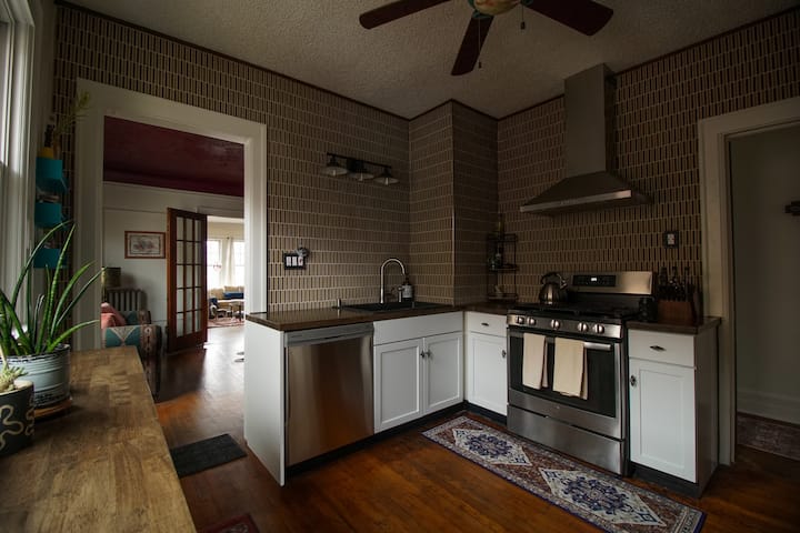 Historic Hazelwood Home In Central Detroit - Hamtramck, MI